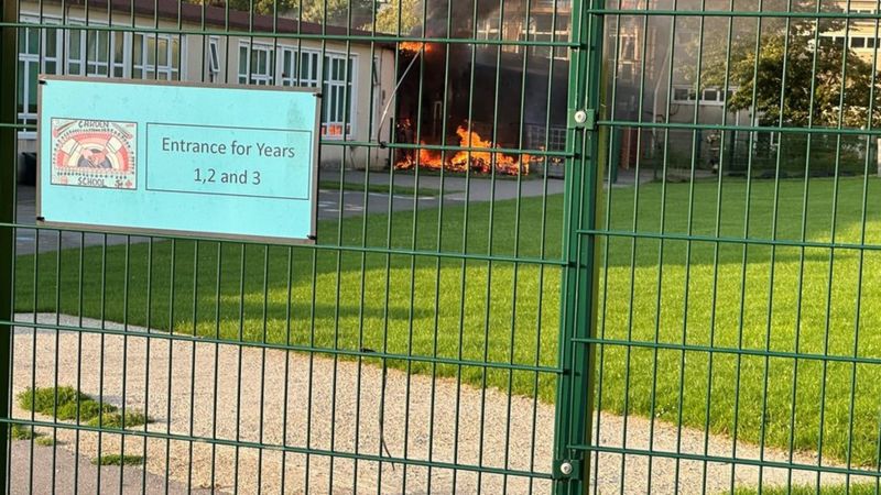 Two boys held after Brighton primary school fire - BBC News