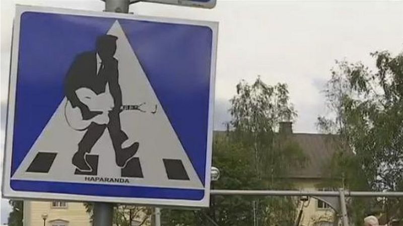 Novelty Swedish street signs get pedestrians dancing - BBC News