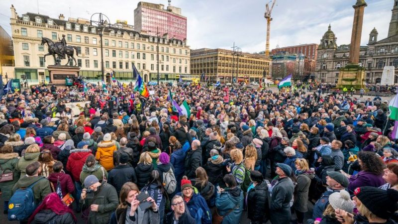 Hundreds join gender recognition reform rallies in Glasgow - BBC News
