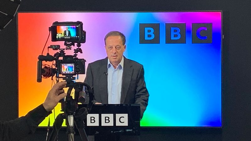 Richard Sharp: BBC had no concerns about integrity, review finds - BBC News