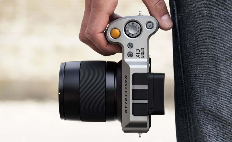 Hasselblad is first mirrorless medium-format digital camera - BBC News