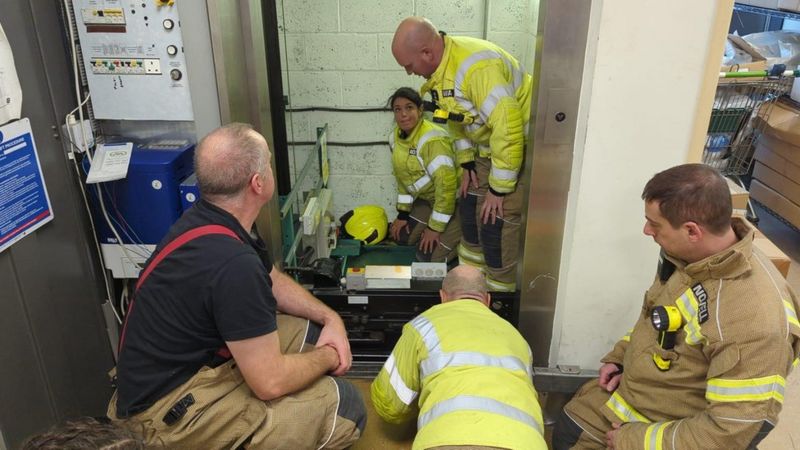 Wallingford Waitrose worker rescued after three hours in lift - BBC News