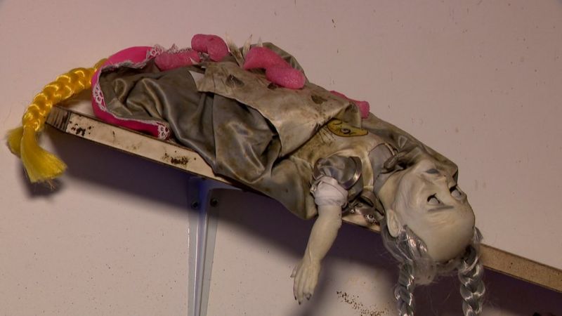 The creepy High Street toy shop where nothing is for sale - BBC News