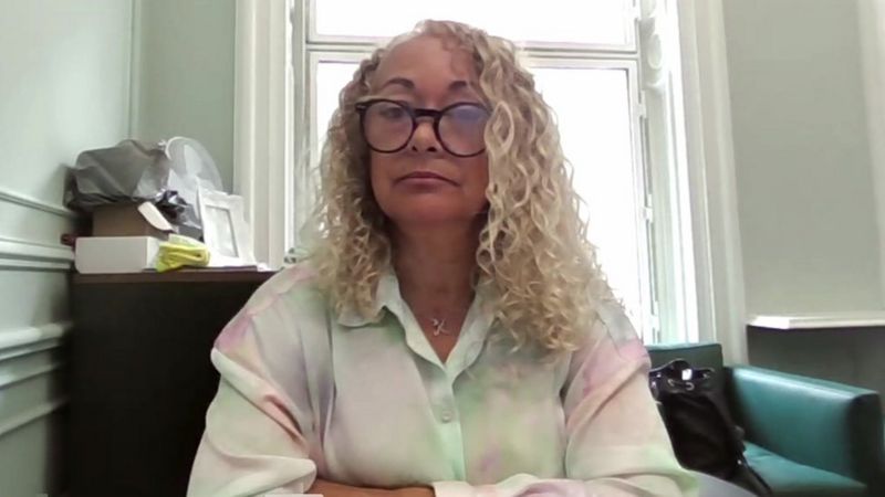 Liverpool MP condemns armed stop and search of two black men - BBC News