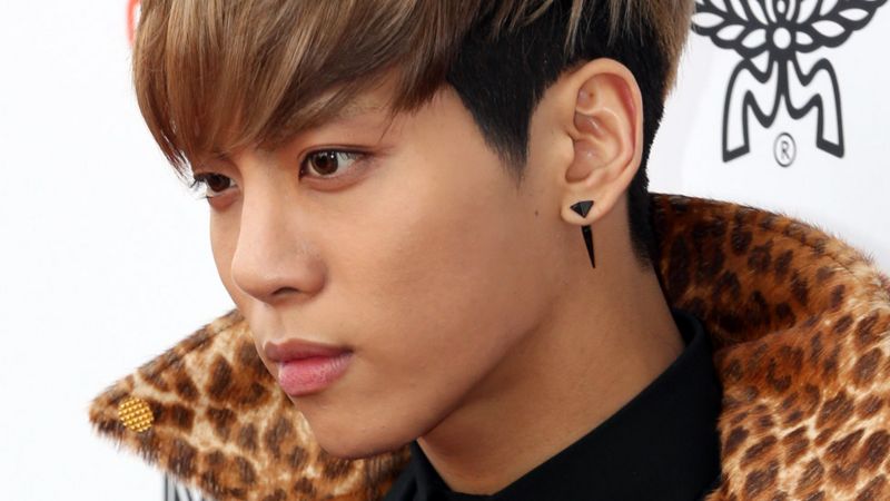 Jonghyun: Note shows K-pop star's struggles with depression - BBC News