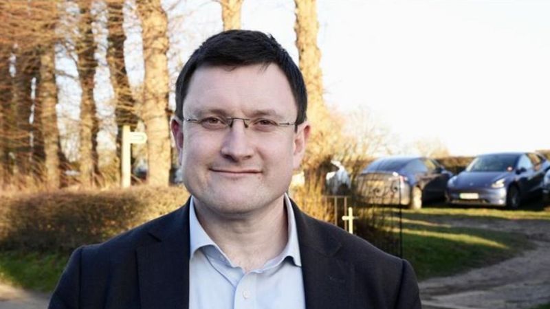 Ralph Fiennes adds voice to campaign against 112-mile pylons route ...