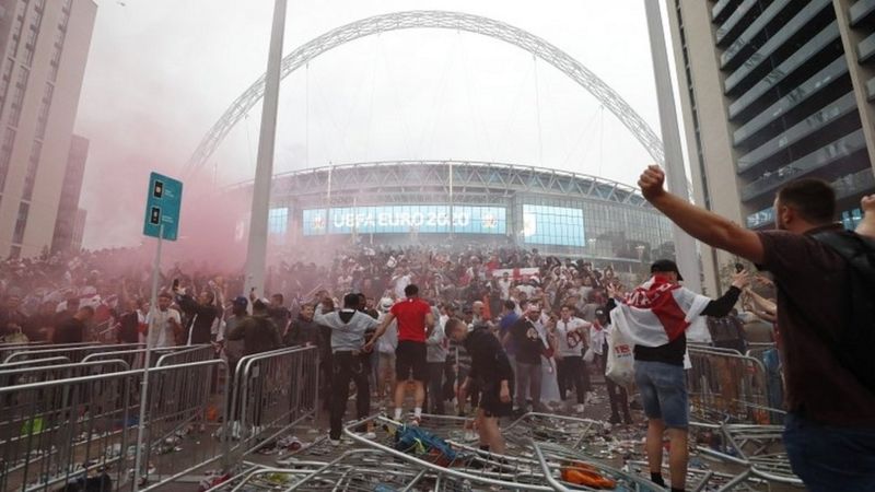 Wembley Stadium: FA backs plans for new fences to help curb disorder ...