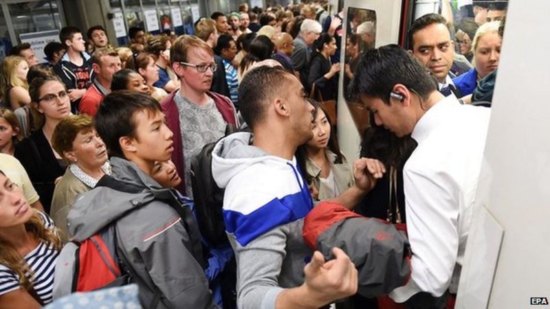 All-night Tube service will be delayed - BBC News