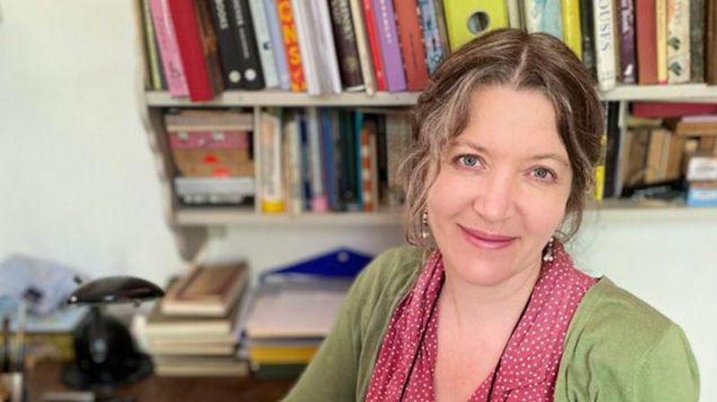 Kent illustrator's shock at finding design copies on Temu - BBC News