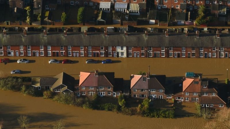 More than 15,000 homes hit by winter floods, says LGA - BBC News