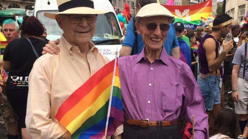 Obituary: Gay rights pioneer Roger Lockyer - BBC News