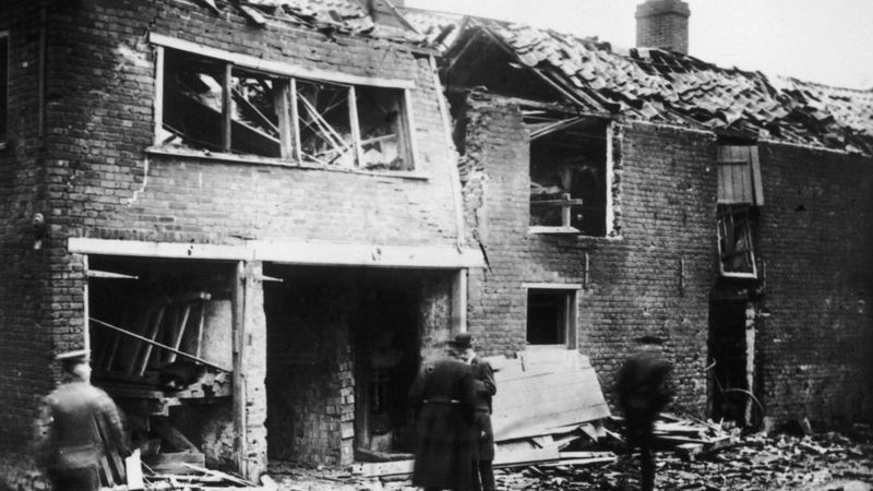 The 'silent Zeppelin raid' that killed 32 people in London - BBC News