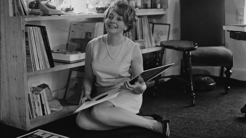 'Hitchcock just wanted to be loved' says British leading lady - BBC News