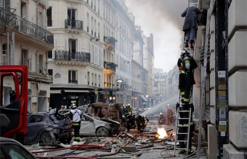 In pictures: Firefighters rush to Paris bakery blaze - BBC News