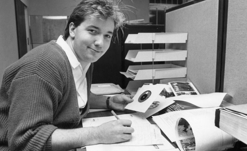 Suffolk's GenX Radio presenter Tim Gough dies on air - BBC News