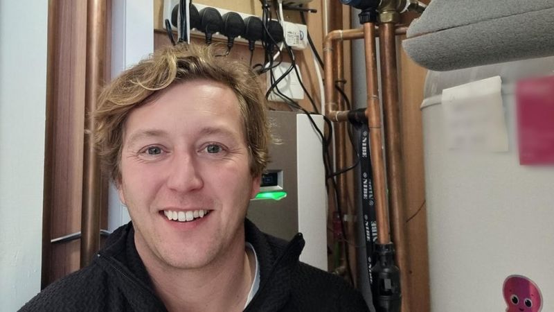 Government heat pump scheme misses first year target - BBC News