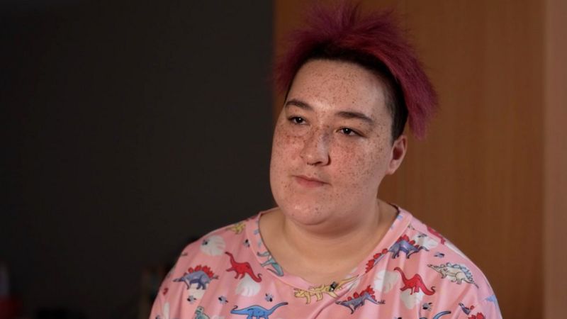 Mental health: NHS crisis lines failing to answer suicide calls - BBC News