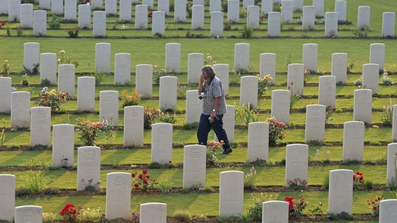 Donald Bell: The first footballer to earn the VC - BBC News