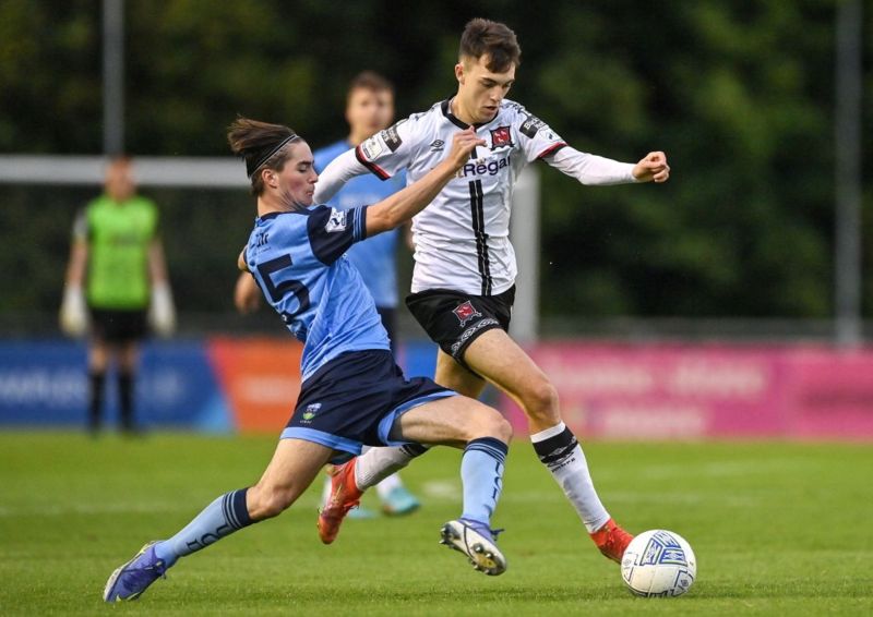 Bradley agrees switch to Livi from Hibs - BBC Sport