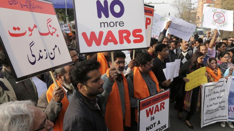 انڈیا، پاکستان 2001 میں جنگ کے دہانے سے کیسے واپس آئے؟ - BBC News اردو