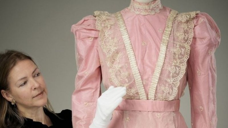 In pictures: Remembering the Queen in festive pantomimes at Windsor ...