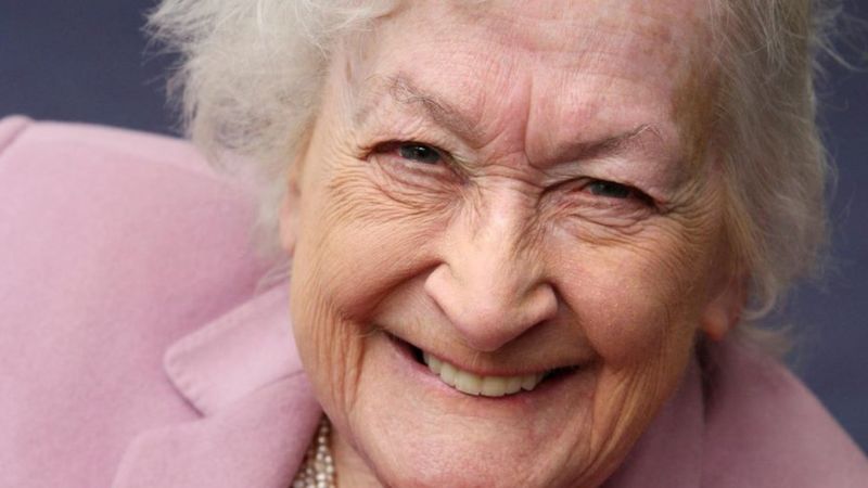 SNP political icon Winnie Ewing dies aged 93 - BBC News