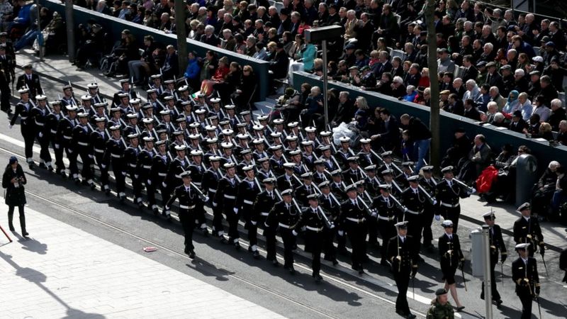 Easter Rising: Centenary parade takes place in Dublin - BBC News