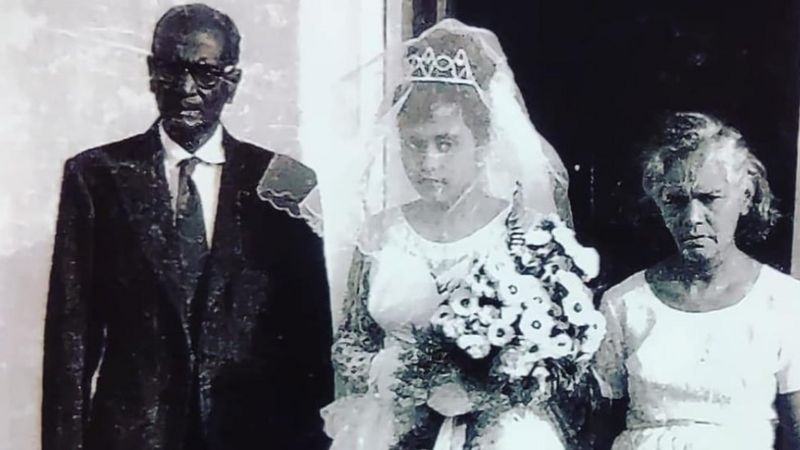 The young Anglo-Indians retracing their European roots - BBC News