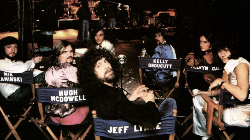 ELO and Wizzard cellist Hugh McDowell dies at 65 - BBC News