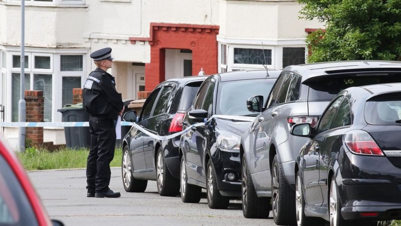 Boy, 15, stabbed more than 20 times in Luton - BBC News