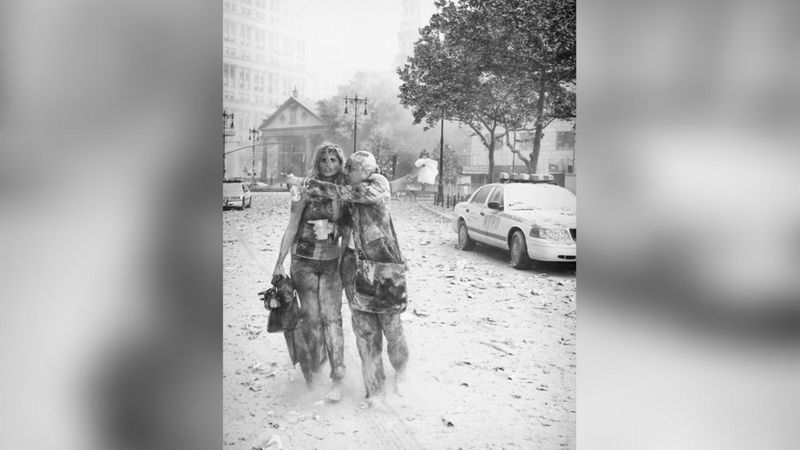 Dorset photographer reflects on Twin Towers collapse - BBC News