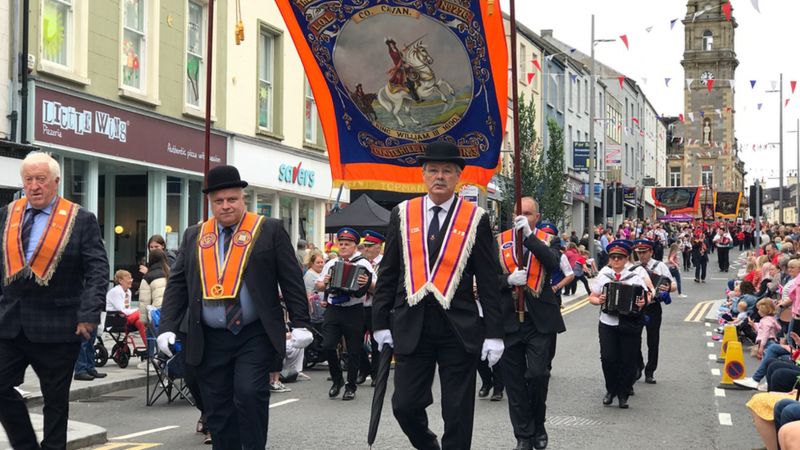 Twelfth of July: Thousands take part in Orange Order parades - BBC News