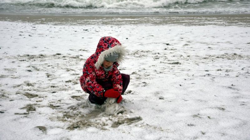 Snowy scenes and freezing temperatures across UK and Europe - BBC Newsround