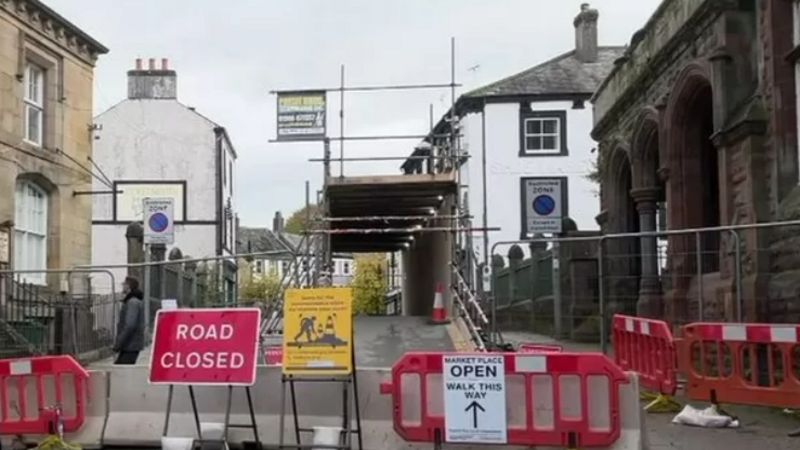 Cockermouth bridge to reopen after Old Courthouse collapse - BBC News