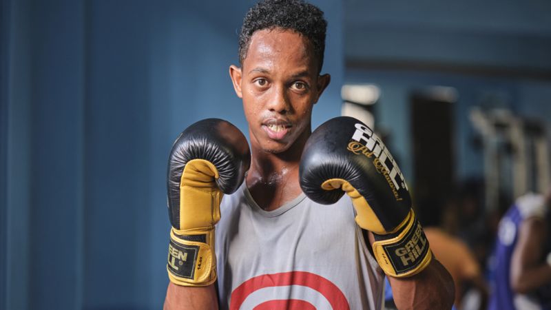 Why Somalia's once-banned boxing thrives in the former warzone - BBC News