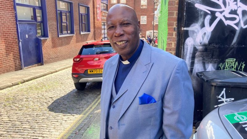 Roy Hackett funeral: Hundreds of guests attended - BBC News