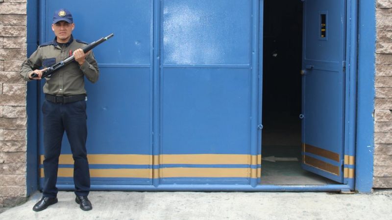 Guatemala security: 'Those who can afford it buy protection' - BBC News