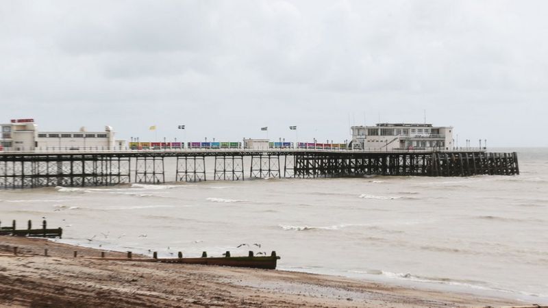 Worthing emergency evacuation closes seafront - BBC News