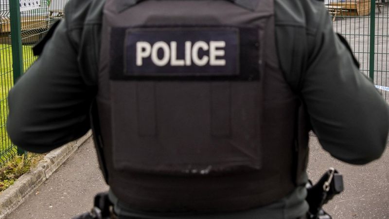 PSNI has 550 officers off sick each day, says Simon Byrne - BBC News