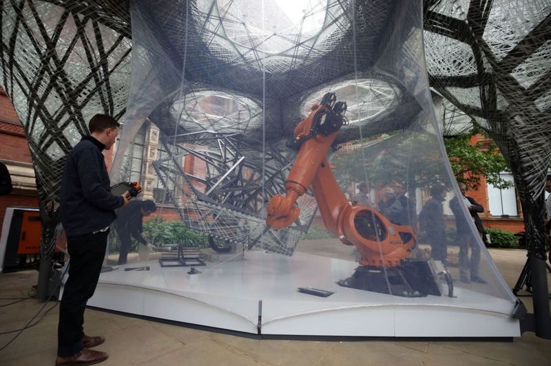Robot takes up residence to build V&A pavilion - BBC News