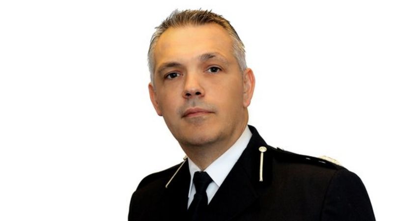 Inside the police unit controlling access to our data - BBC News