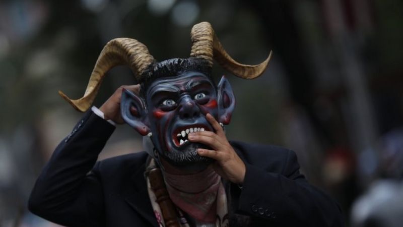 Mexico's indigenous groups celebrate their heritage - BBC News