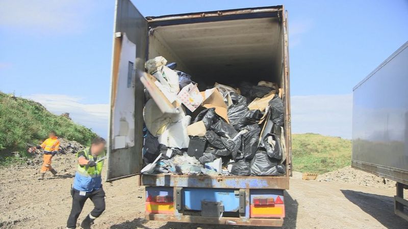 The crime gangs cashing in by burying illegal waste - BBC News