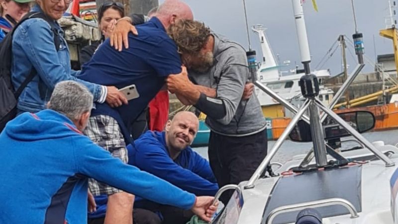 Former marine completes unsupported Atlantic row - BBC News