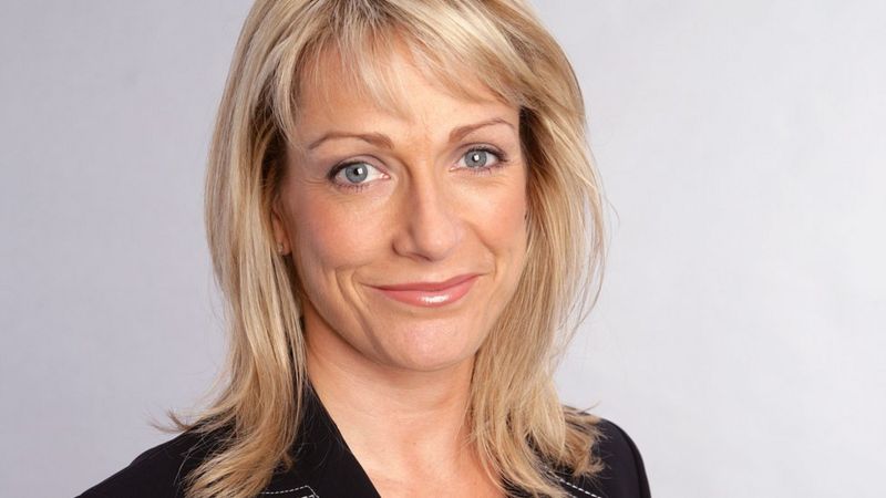 New Year Honours: Sports broadcaster Jill Douglas appointed MBE - BBC News