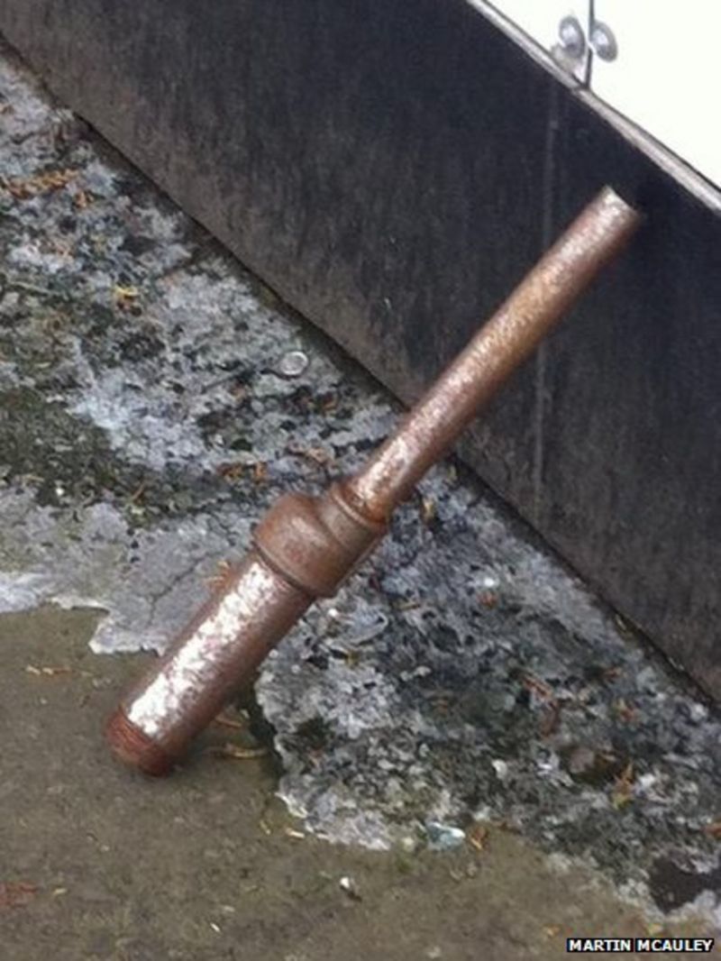 North Belfast: Pipe bomb found in security alert - BBC News