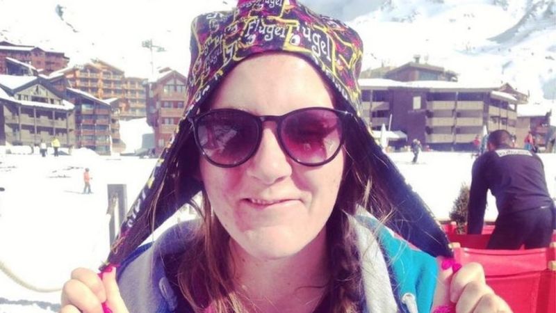 Kayleigh Harris: Snowboarder died after ski crash in French Alps - BBC News