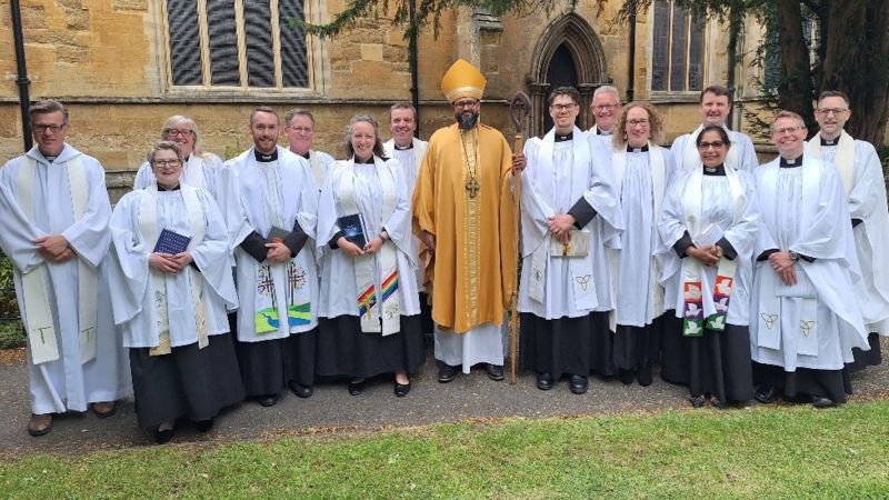 Leicester: Church diocese signs historic trade union agreement - BBC News