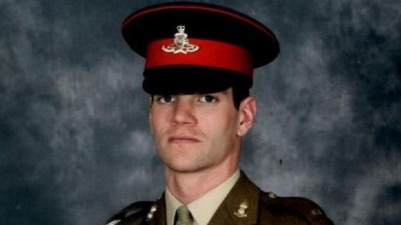 Soldier Jonathan Plummer named as Larkhill crash death victim - BBC News