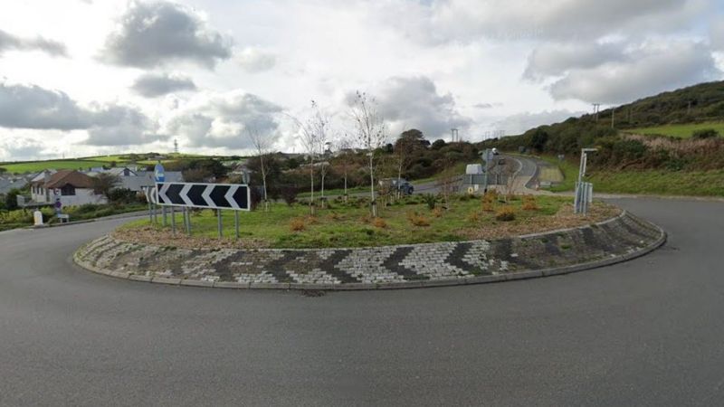 Motorcyclist suffers life-changing injuries in Cornwall crash - BBC News